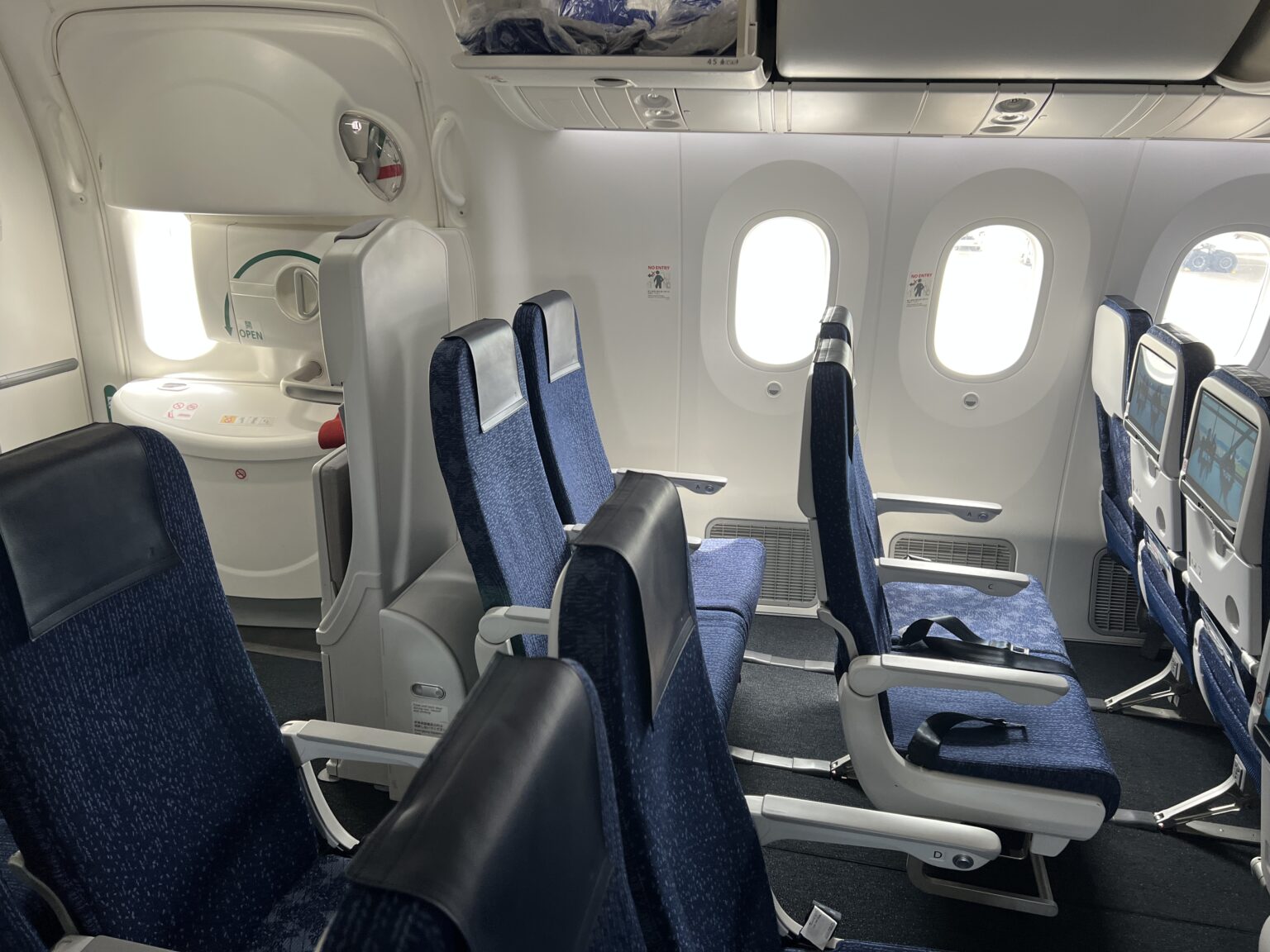ボーイング787-9（B78G）のおすすめ座席はここだ！～ANA国内線最新鋭機～機内から写真や動画を撮りたい人向けの座席も紹介！ | おつかれ ...