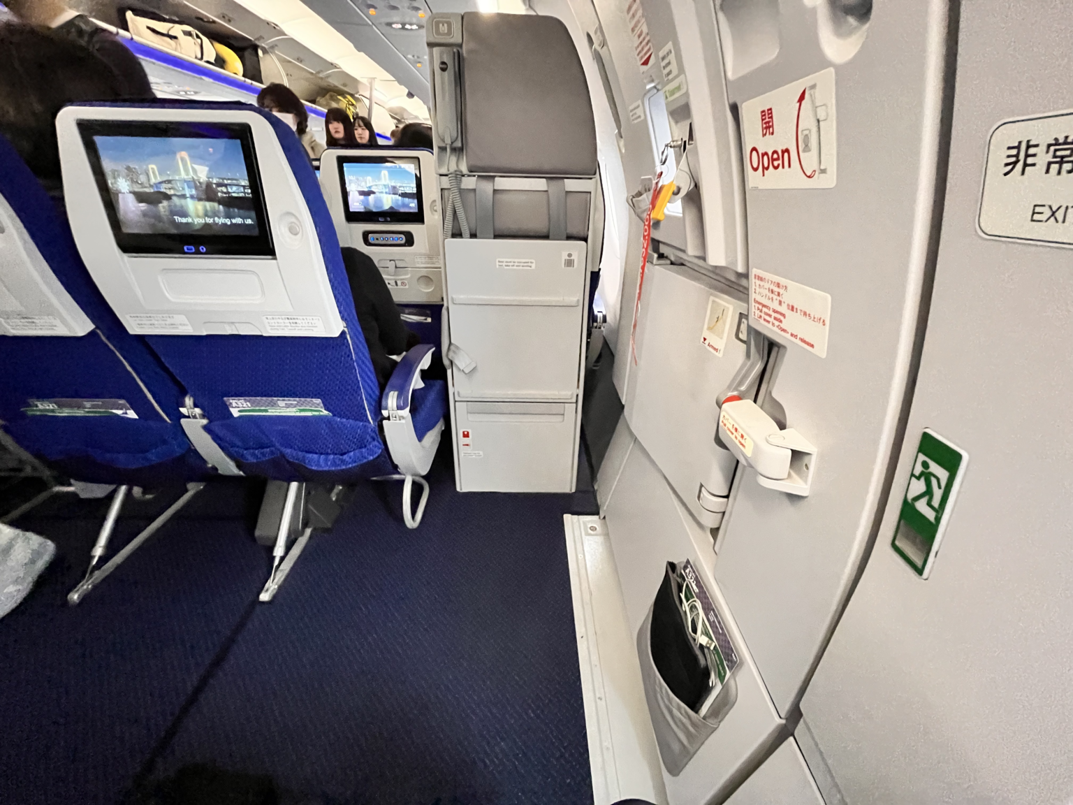 ANAのAirbus エアバス321（A321）の普通席にある飛行機ファンが一度は座りたい特別な座席を紹介！ | おつかれ頭の整理箱